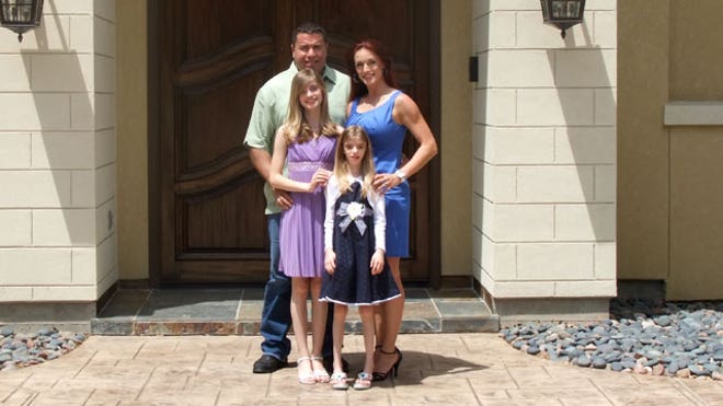 Born This Way Rare Form Of Dwarfism Sets Girl Apart From Twin Sister