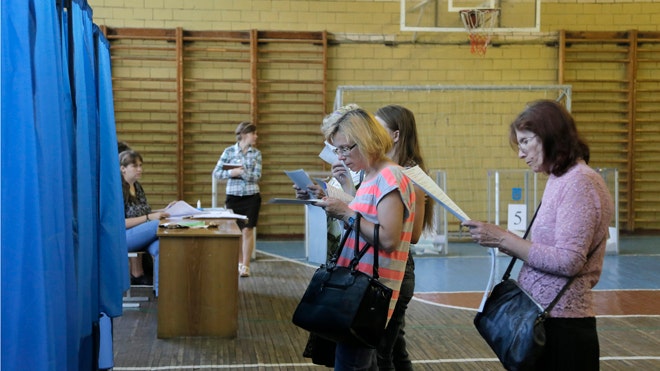 Heavily Favored Poroshenko Wins Ukraines Presidential Election Without