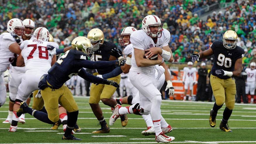 Golsons 23 Yard Td Pass Rallies No 9 Notre Dame To 17 14 Victory Over