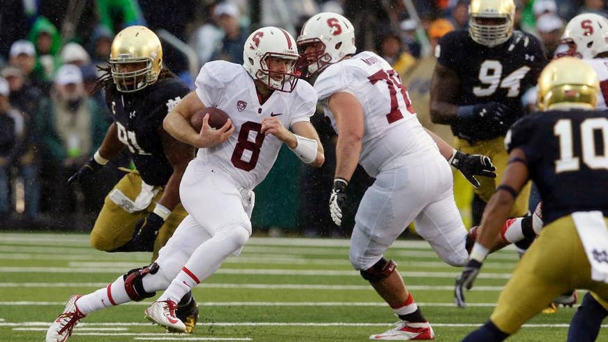 Golsons 23 Yard Td Pass Rallies No 9 Notre Dame To 17 14 Victory Over