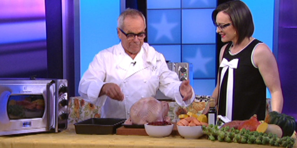 Celebrity Chef Wolfgang Puck whips up a Thanksgiving feast | Fox ...