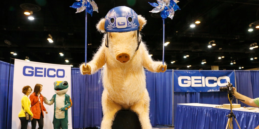 Warren Buffett on driverless cars, good for Geico? | Fox Business Video