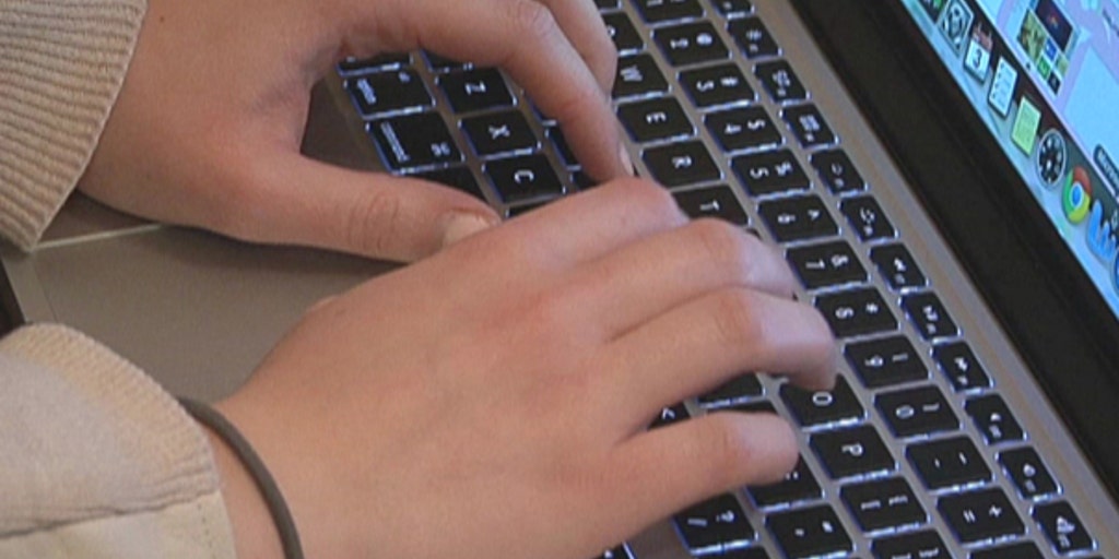 How the Internet is changing the way you handle your finances | Fox ...