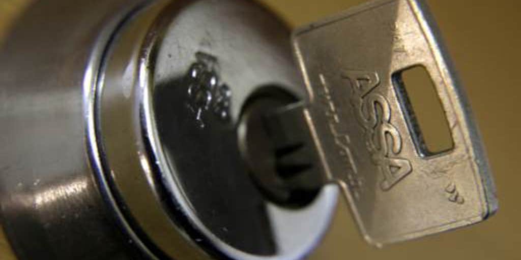 How to keep your private information safe | Fox Business Video