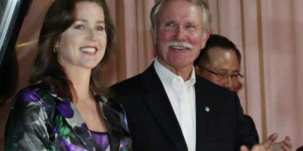 Oregon's top politcal leaders call on governor to resign | Fox News Video