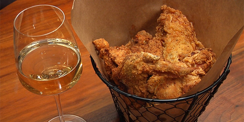 Making Perfect Fried Chicken at Birds & Bubbles | Fox News Video