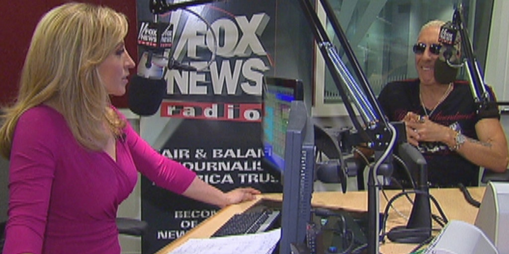 How Laura Ingle met Dee Snider on a plane | Fox News Video