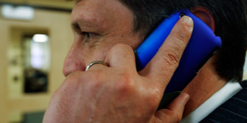 Study finds no evidence that cell phones cause cancer | Fox News Video