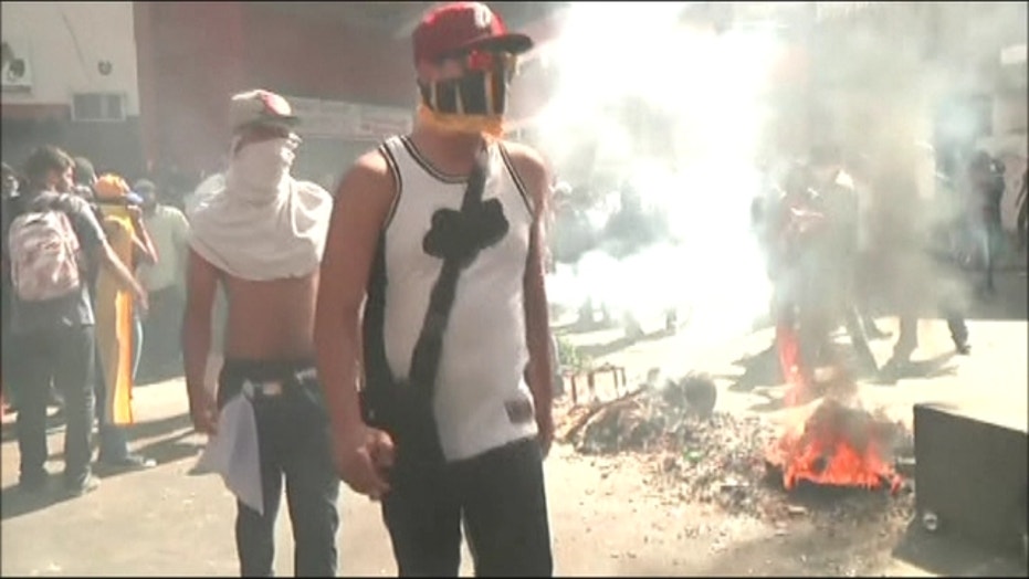 Armed Gunmen Fire Into Anti-Government Protestors In Venezuela, Three ...