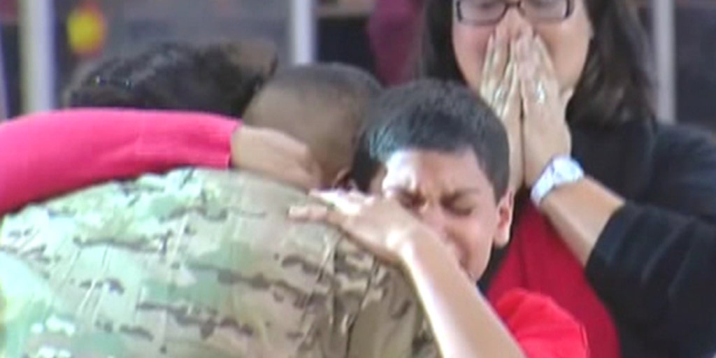 Fox Flash: Soldier surprises kids | Fox News Video