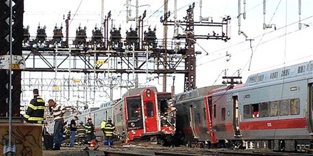 'Major derailment' on MTA commuter line | Fox News Video
