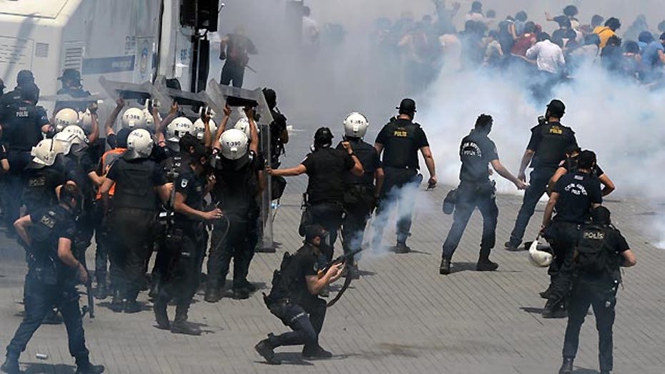 Turkish riot police retreat from square in face of anti-government ...