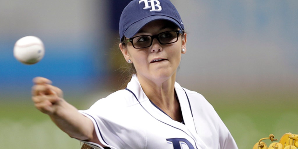 Teen female pitcher impresses major league team | Fox News Video