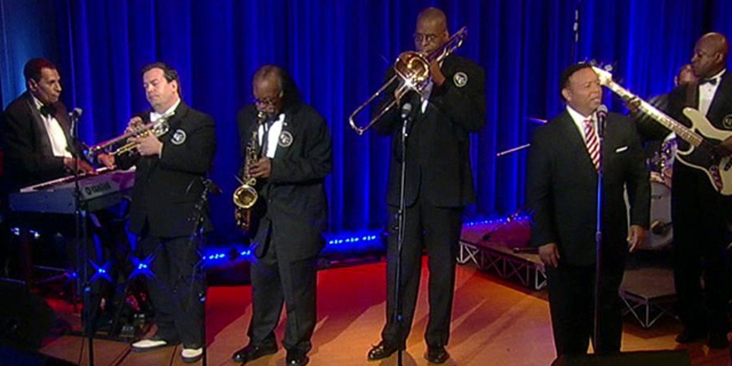 NYC's Cotton Club band performs 'America the Beautiful' | Fox News Video