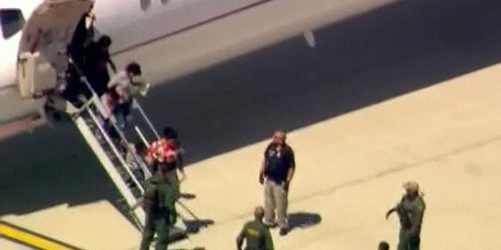Plane carrying illegal immigrants lands in San Diego | Fox News Video