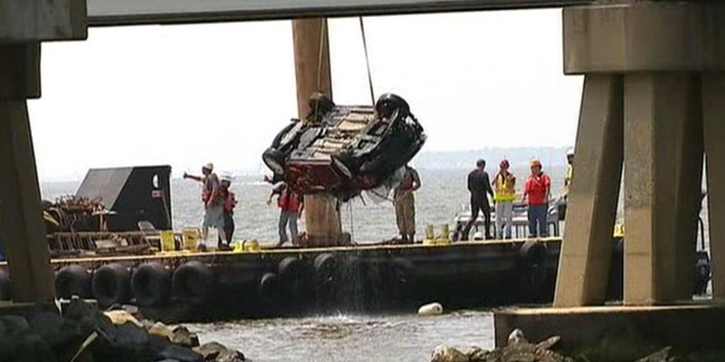 Driver survives 40-foot fall off bridge | Fox News Video