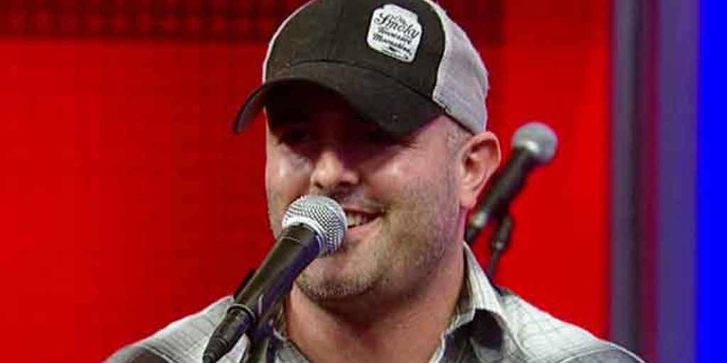 Matt Stillwell spreads Christmas cheer | Fox News Video