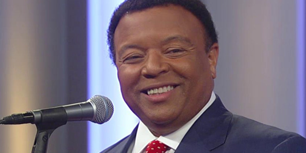 Kelly Wright performs 'This Christmas' | Fox News Video
