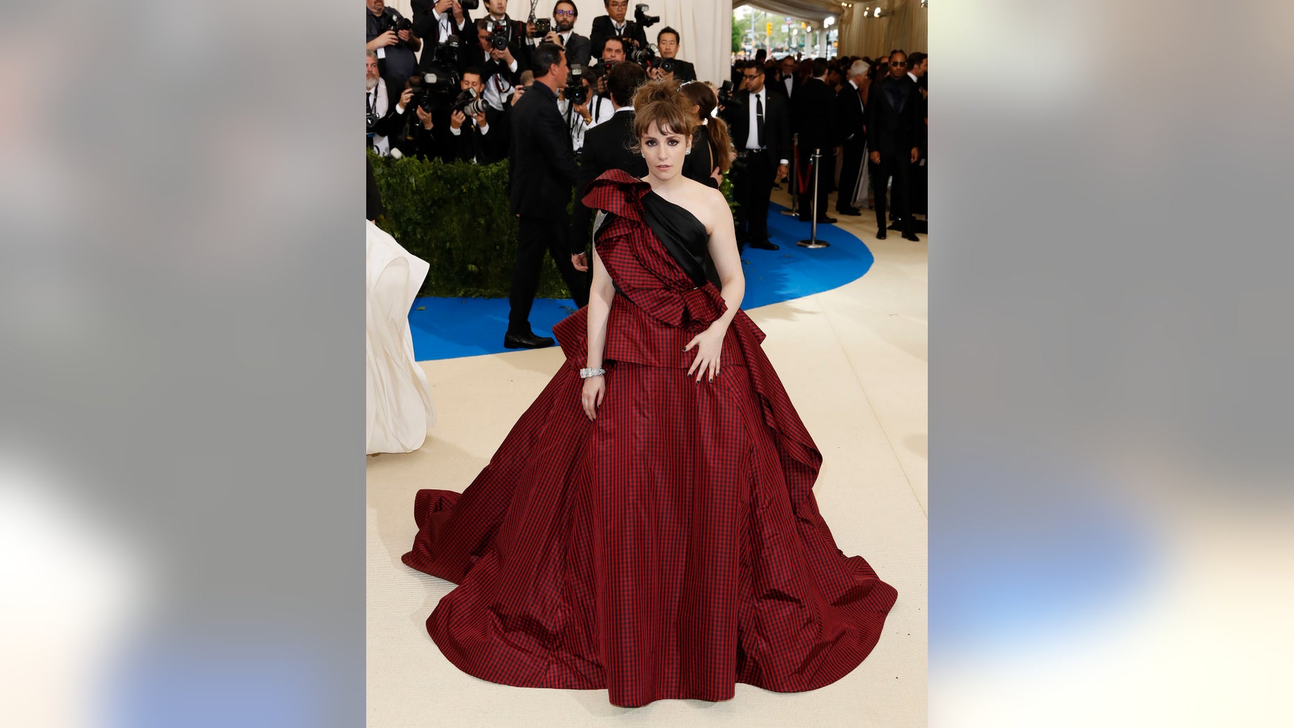 Lena Dunham apologizes for defending 'Girls' writer-producer accused of ... Lena Dunham apologizes for defending 'Girls' writer-producer accused of ...