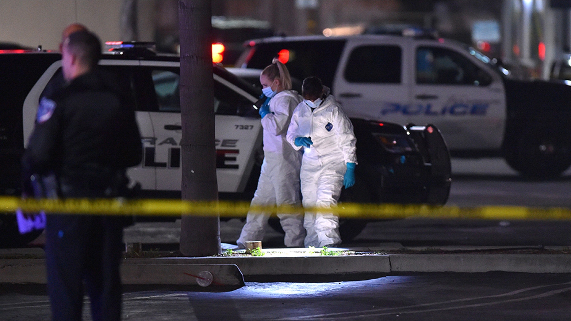 Bowling alley shooting leaves 3 men dead, 4 injured, authorities say ... Bowling alley shooting leaves 3 men dead, 4 injured, authorities say ...