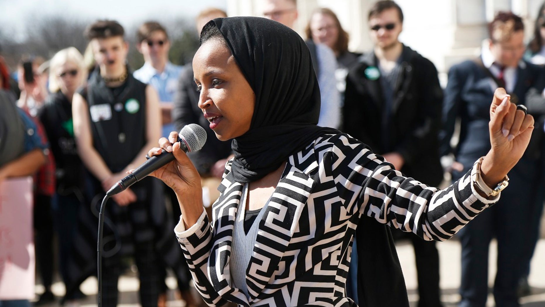 Rep Ilhan Omar Faces Hundreds Of Protesters Outside Cair Fundraiser In