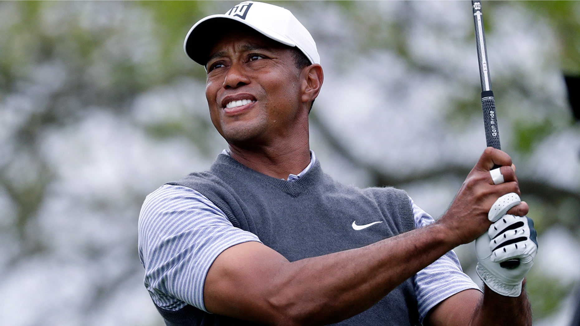 Watch Tiger Woods Holes Out With Thrilling 82 Yard Eagle Advances To Weekend Against Mcillroy