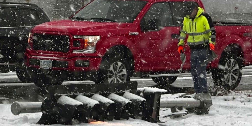 Minnesota's first measurable snowfall hits roadways | Fox News Video