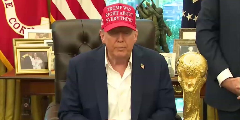 Trump hints at federal crime crackdown in Chicago | Fox News Video
