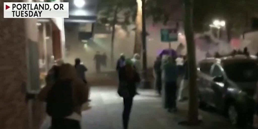 Chaos in Portland as federal officers confront demonstrators outside ...