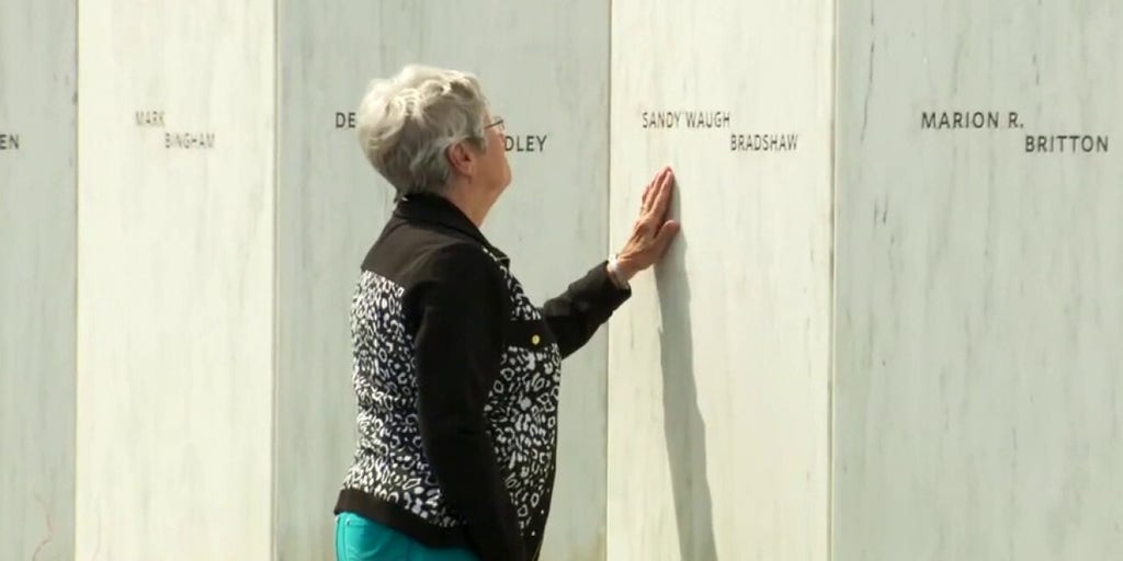 Memorial visitors honor the heroes aboard United Flight 93 | Fox News Video