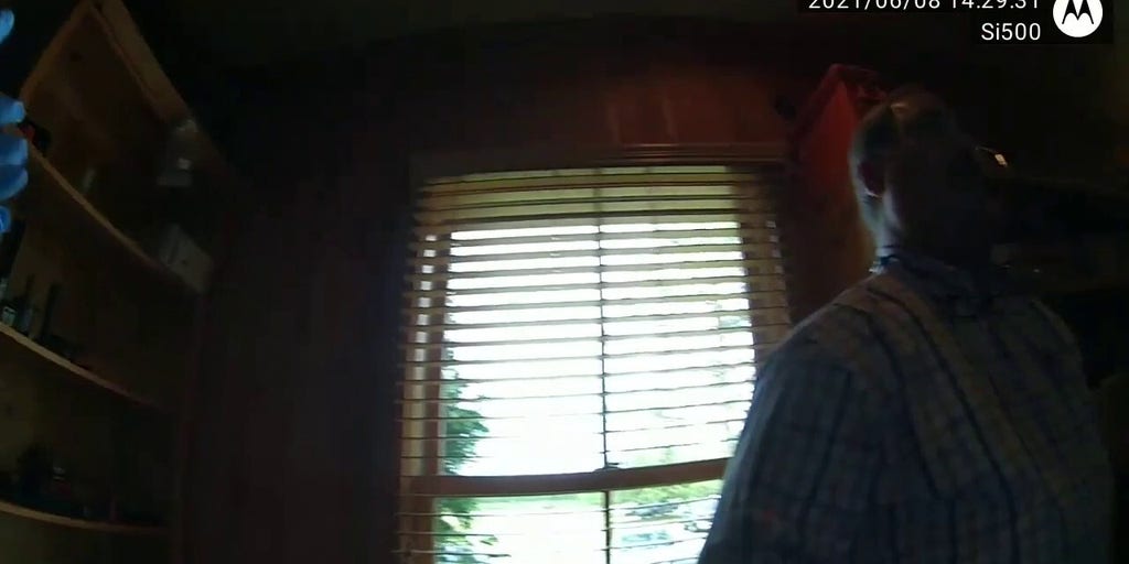 SLED agent investigates Murdaugh family's Moselle home | Fox News Video