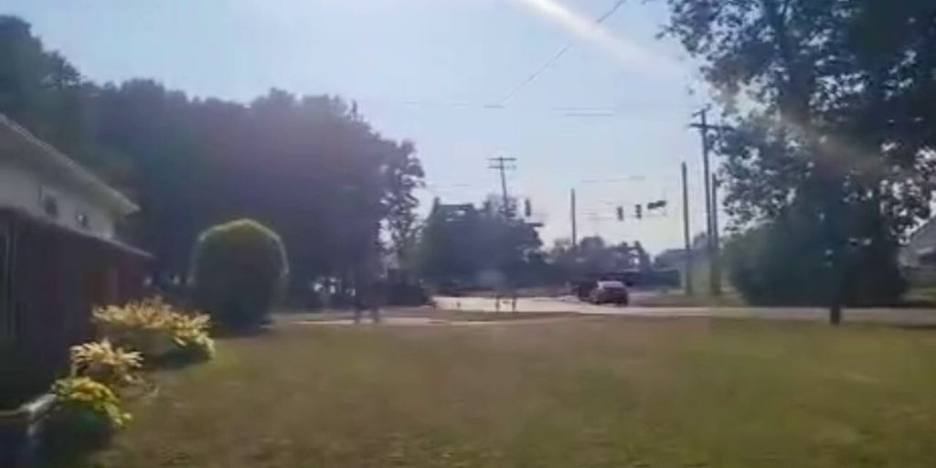 Trump motorcade drives through Butler PA to hospital after former ...