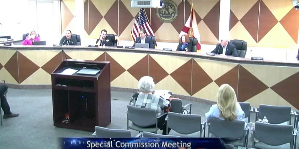 Surfside, Florida, Mayor Shlomo Danzinger asks if anyone speaks Spanish ...