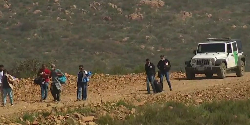 Fox News catches migrants on video crossing southern border | Fox News ...