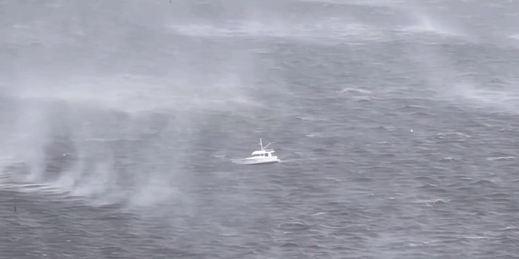 Boat adrift as Hurricane Ian makes landfall in Florida | Fox News Video