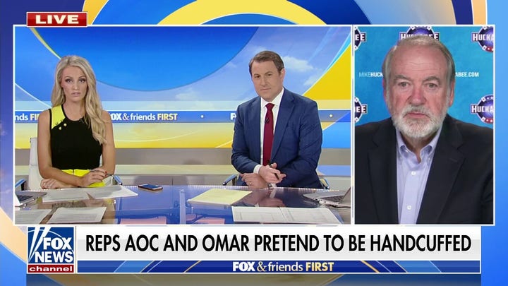 Mike Huckabee Roasts Aoc And Ilhan Omars Fake Handcuffs Such A