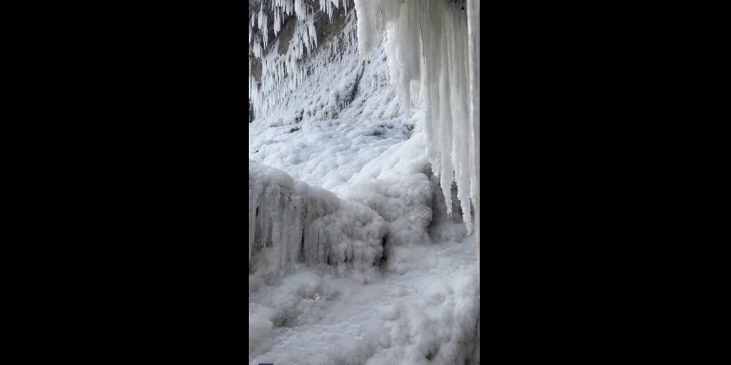Icicles form under snow-covered Niagara Falls in Arctic blast | Fox News Video