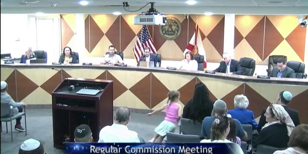 Surfside, Florida, Mayor Shlomo Danzinger apologizes for remarks made ...