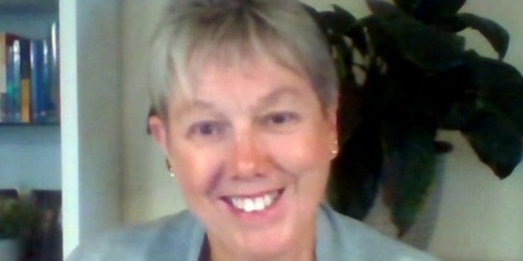 Iowa professor goes viral by providing Thanksgiving meals to students ...