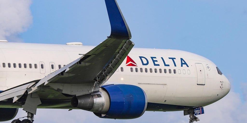 Delta flight diverted, passengers injured after extreme turbulence ...
