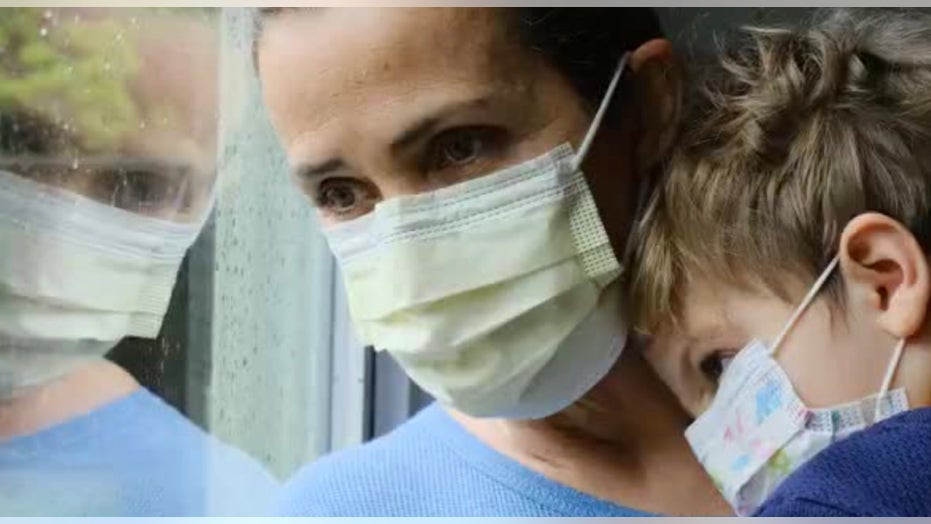 Scientist demonstrates importance of coronavirus face mask use in ...