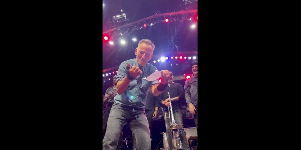 Bruce Springsteen signs fan's note to teacher to skip school the day ...