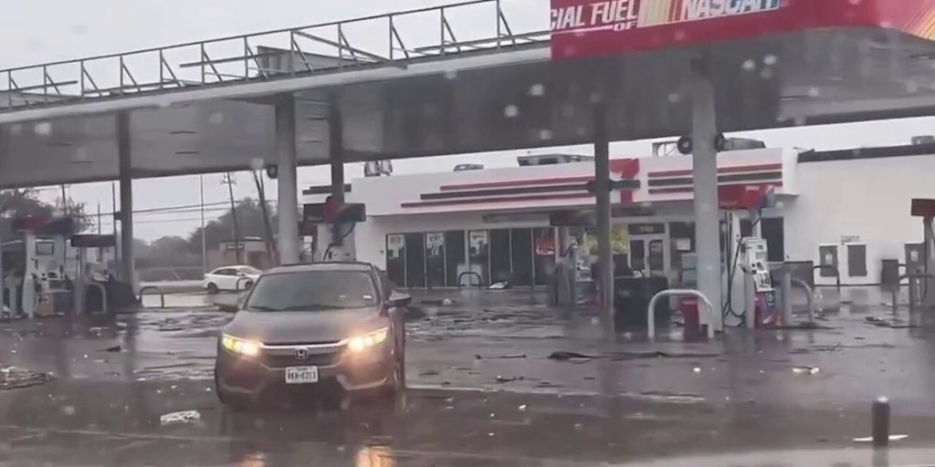 Texas tornado 'totally destroys' local gas station | Fox News Video