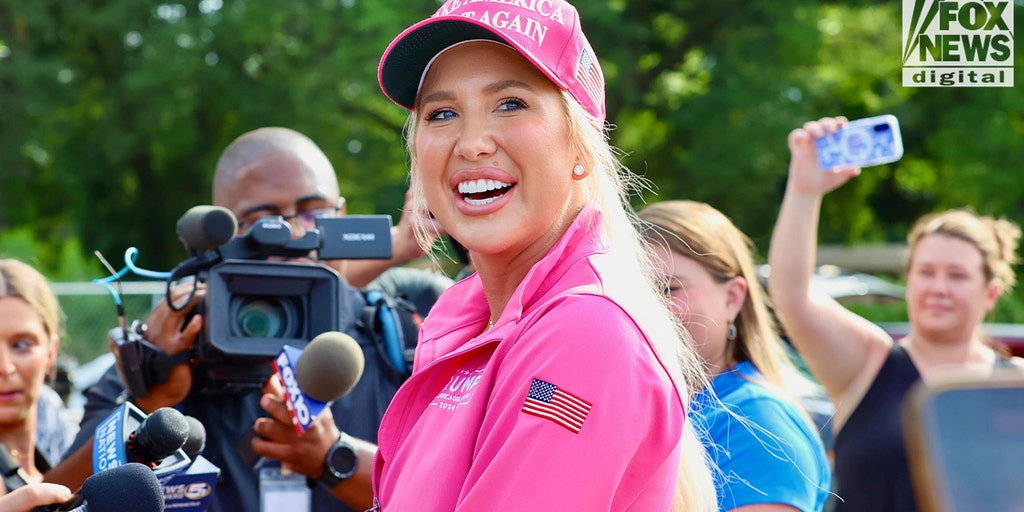 Todd and Julie Chrisley's daughter Savannah gets emotional awaiting ...