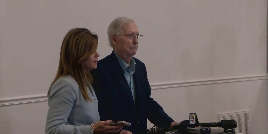 Sen. Mitch McConnell freezes during press conference | Fox News Video