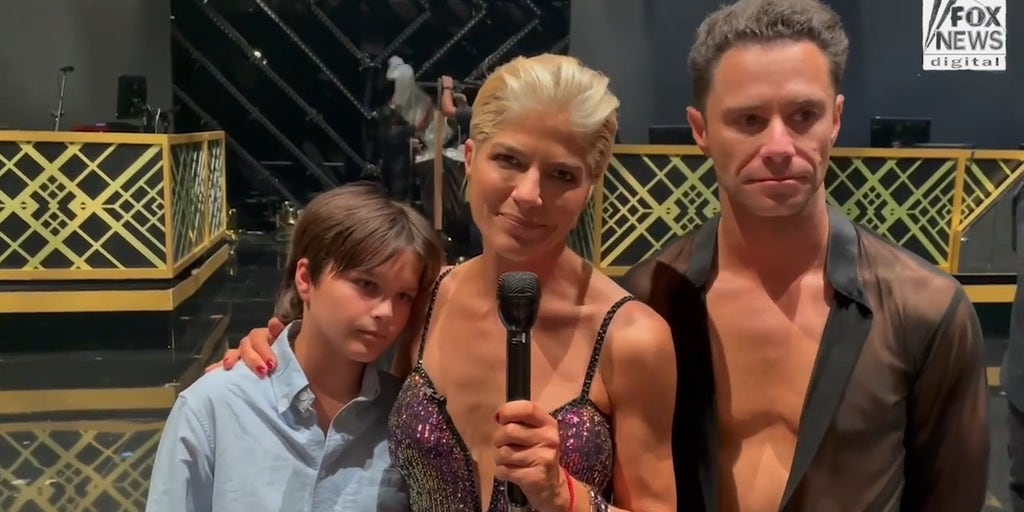 ‘Dancing with the Stars’ James Bond week: Selma Blair honors mom in ...