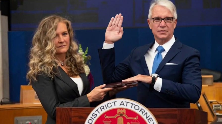 Former Lapd Chief Rescinds Support Of Los Angeles Da George Gascon
