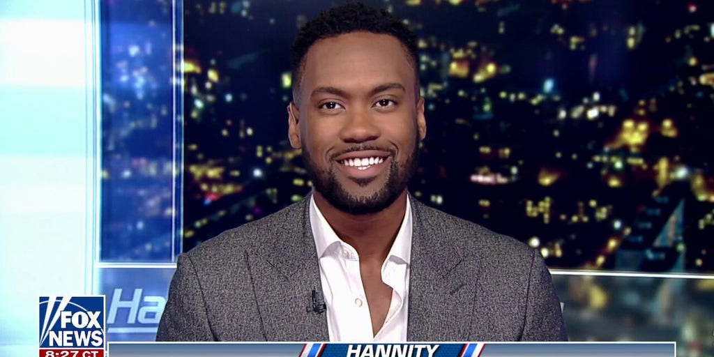 Lawrence Jones trails bus of migrants | Fox News Video