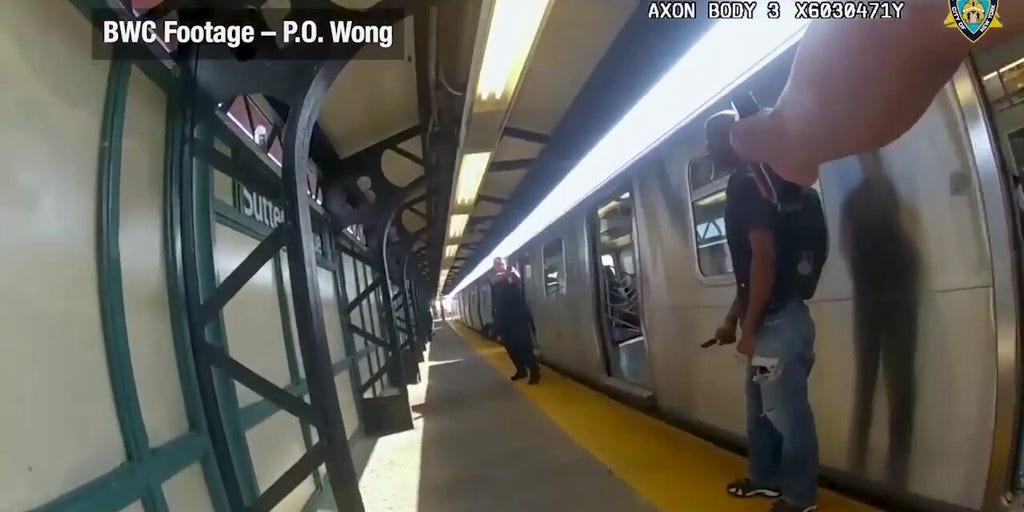 Dramatic Nypd Bodycam Video Shows Controversial Brooklyn Subway