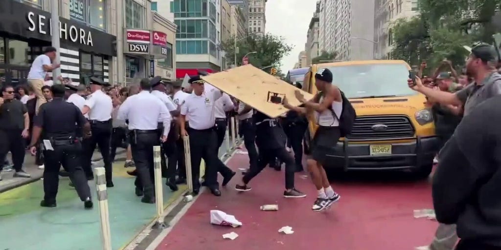 Teens in New York City seen throwing drinks at police during influencer ...